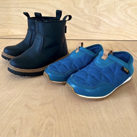 Teva | Shoes | Teva Kids Blue Quilted Slipon Camp Shoes Black Motostyle ...